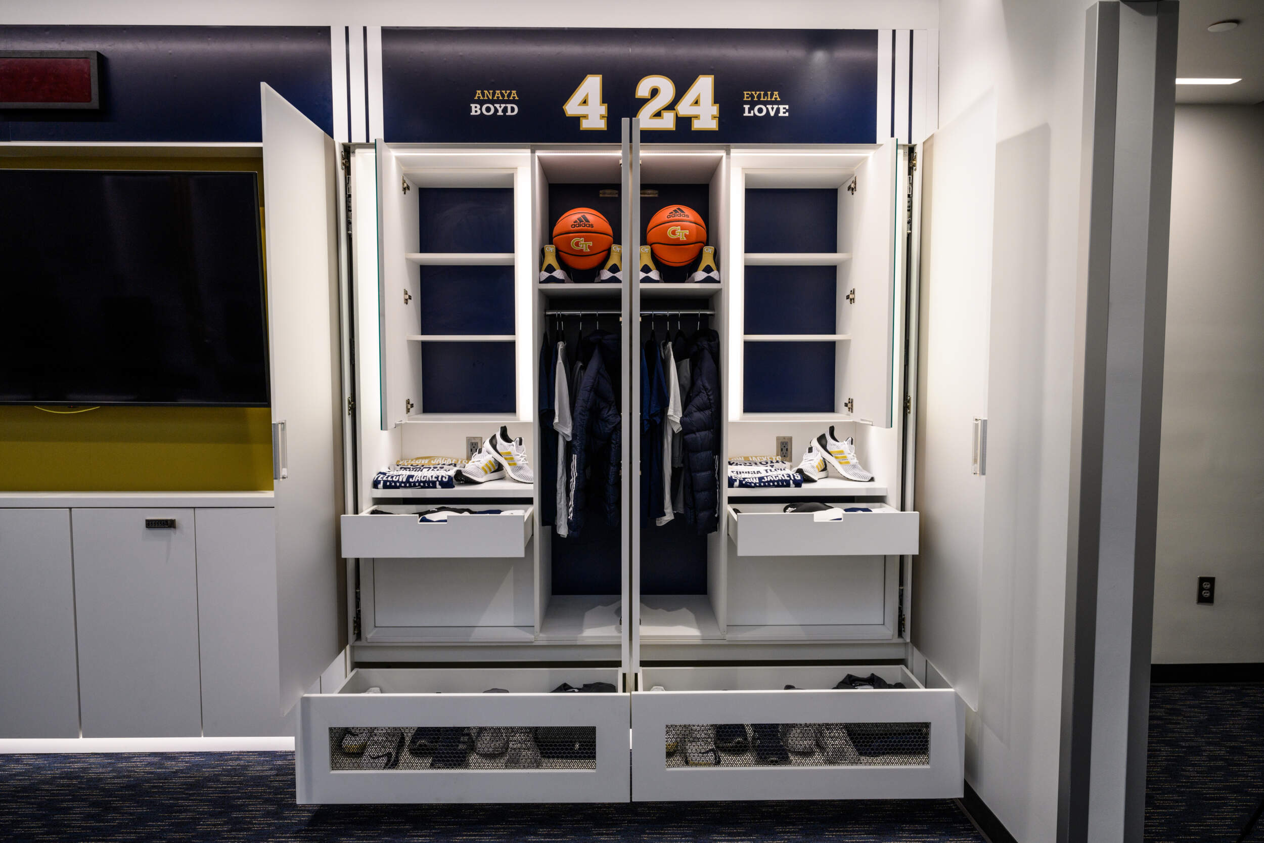 Basketball Lockers Archives - blog.hollman.com